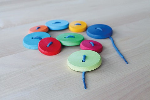 Buttons and Thread Game Grimms – Dragonfly Toys